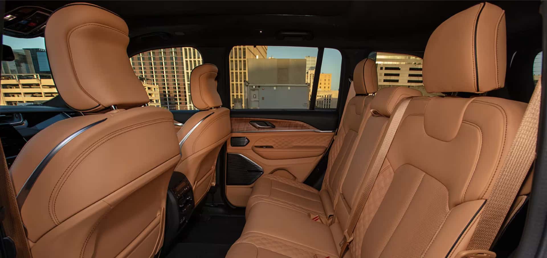 2025 Jeep Grand Cherokee Interior Features and Dimensions